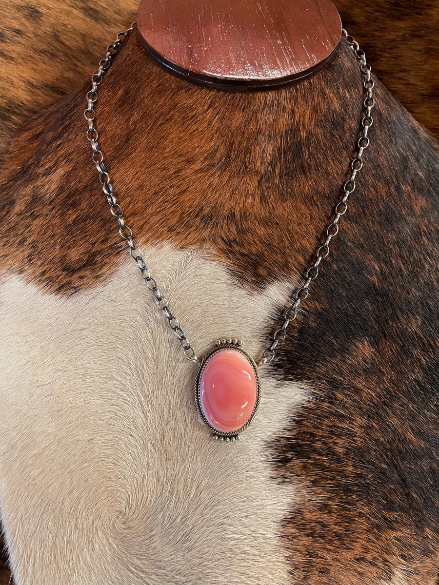 Oval Pink Conch Necklace – Horse Creek Outfitters