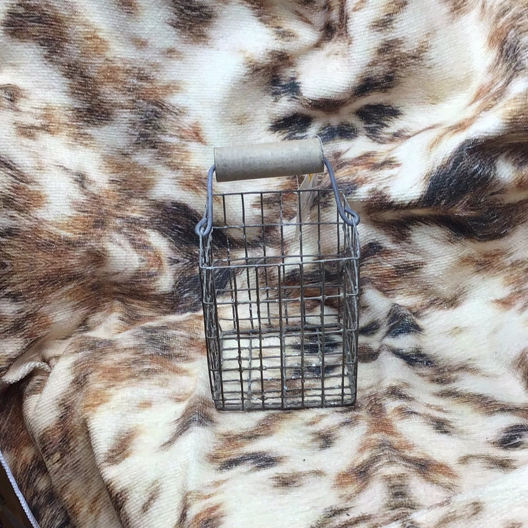 Small Square Wire Basket – Horse Creek Outfitters